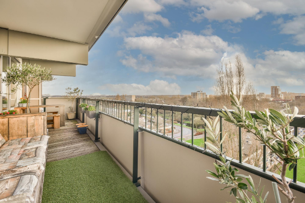 5 ideias para decorar terraços e varandas com relva artificial - Moviflor